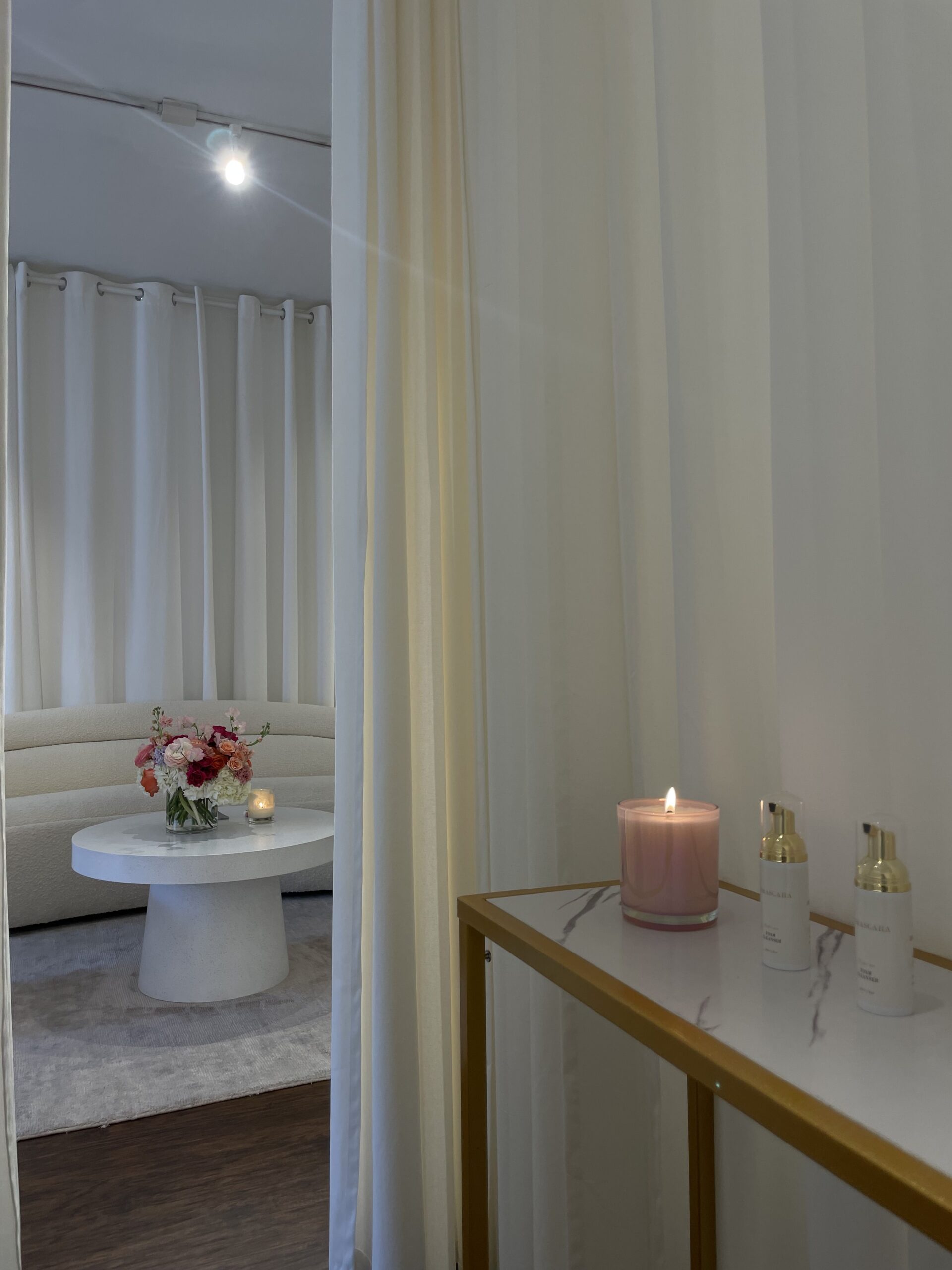 Beauty salon - Los Angeles, California - Eyelash extensions by Nomascara